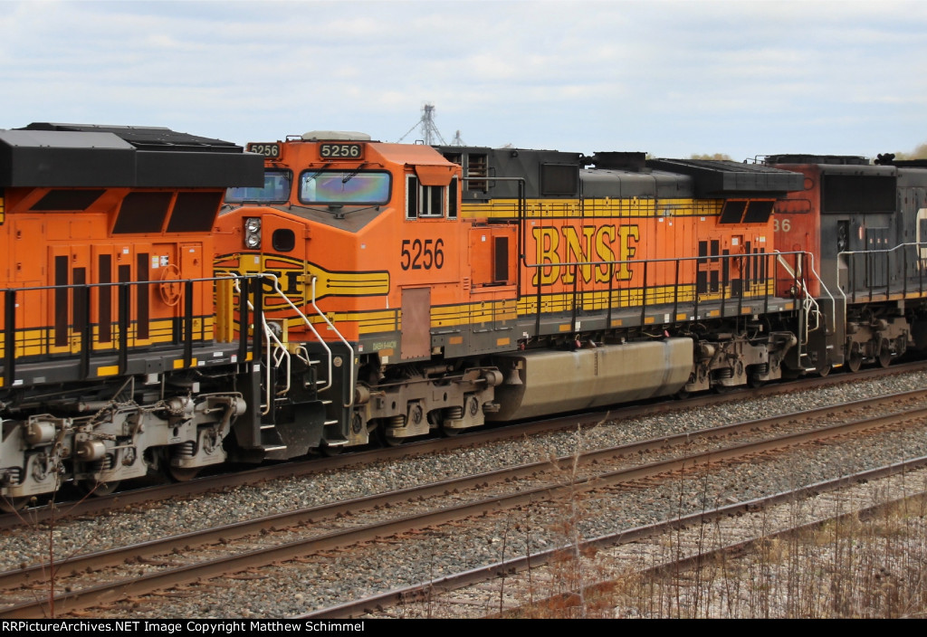 BNSF 5256